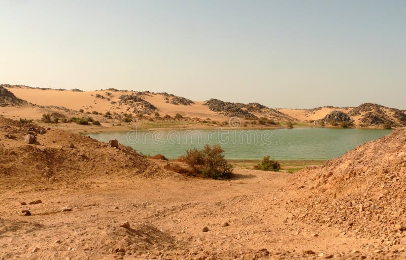 Il Nilo Che Scorre Attraverso Il Deserto Del Sahara Immagine Stock ...
