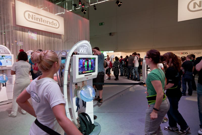 Nintendo Stand und Wii redaktionelles stockbild. Bild von konsole ...