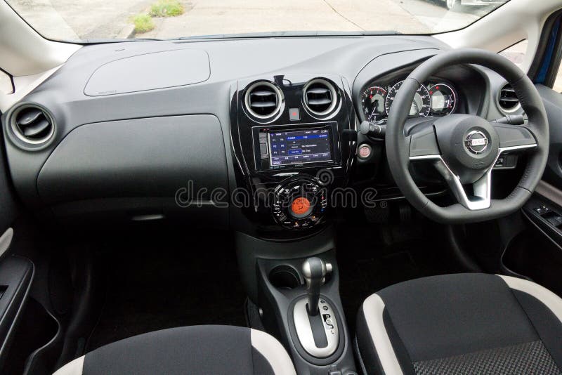 Nissan Note Drive Day imagen editorial. Imagen de retroceso - 81658710