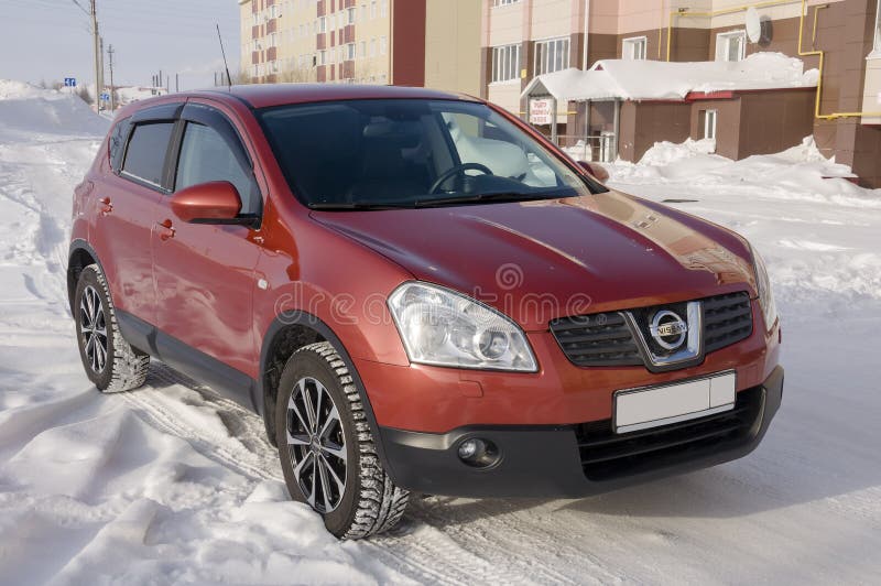 Nissan Qashqai in Red Color. this is Crossover that Combines Modark ...