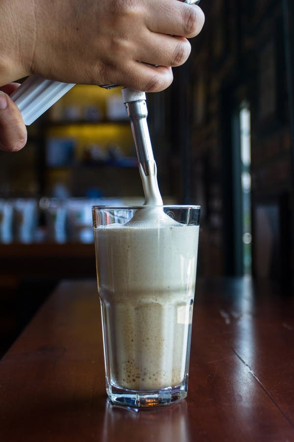 Nitro Cold Brew Coffee Compressed Nitrogen into a Fermenting Beer-like ...
