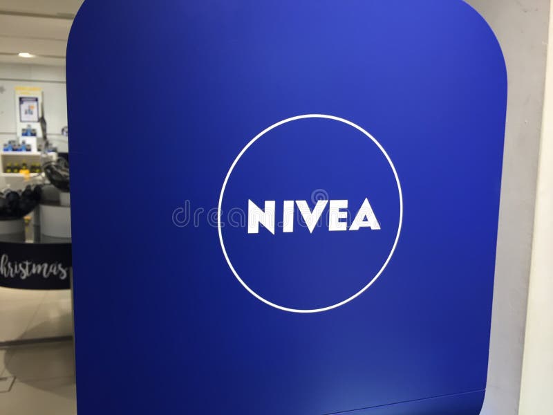 Nivea brand sign redaktionelles stockbild. Bild von drogerie - 149066984