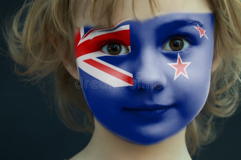 Niño Con Una Bandera Pintada De Ecuador Foto de archivo - Imagen de ... Niño Con Una Bandera Pintada De Ecuador Foto de archivo - Imagen de ...