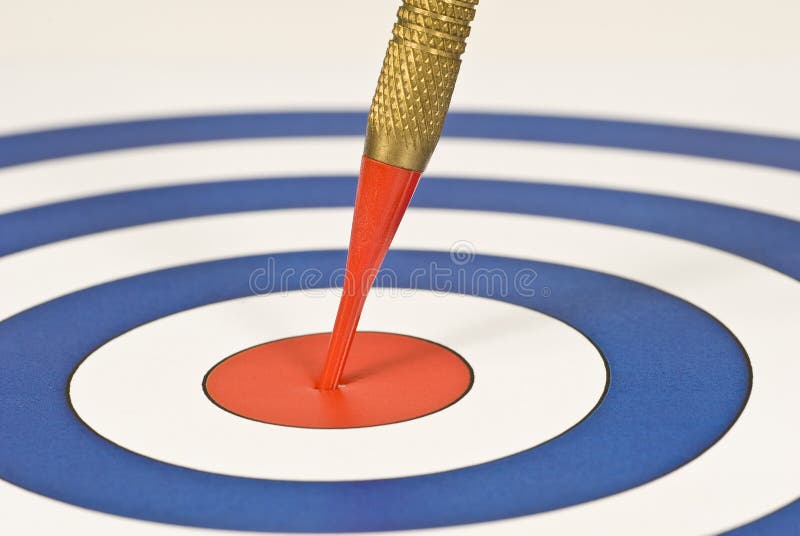 Dardo no alvo imagem de stock. Imagem de registro, dardo - 6086985