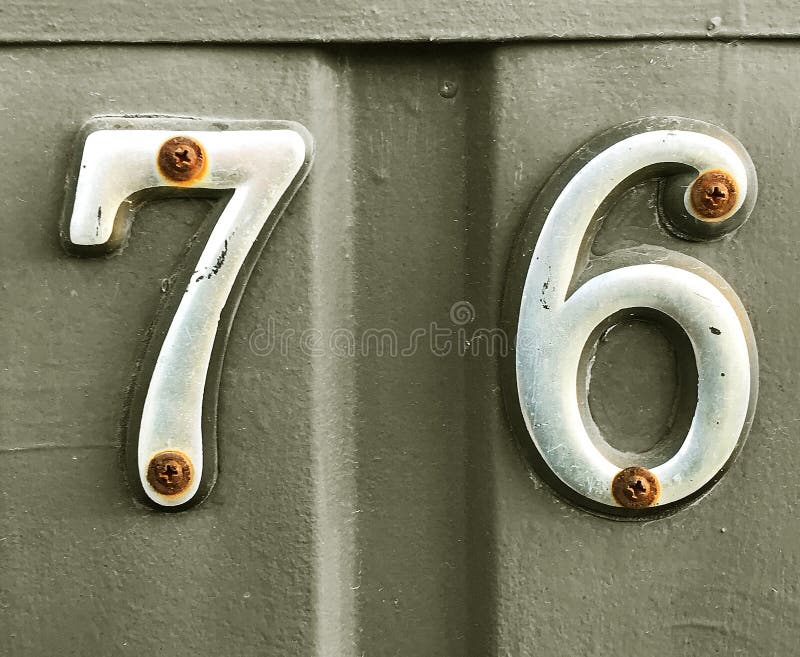 No 76 foto de archivo. Imagen de blanco, placa, figura - 175710126