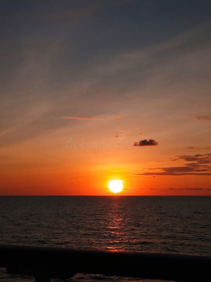 No mar java imagem de stock. Imagem de ressonância, noite - 222015647