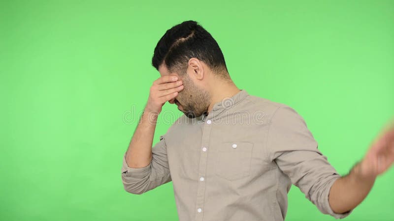 No Quiero Ver Esto Disgustado Hombre Morena Confundido Con Puño En ... No Quiero Ver Esto Disgustado Hombre Morena Confundido Con Puño En ...