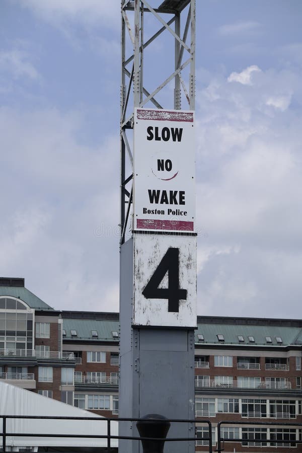 Boating No Wake Sign editorial stock image. Image of decor - 61520154
