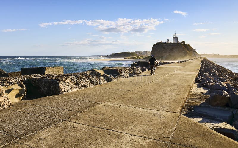 Nobbys Breakwall, Newcastle Australia Imagen de archivo - Imagen de ...