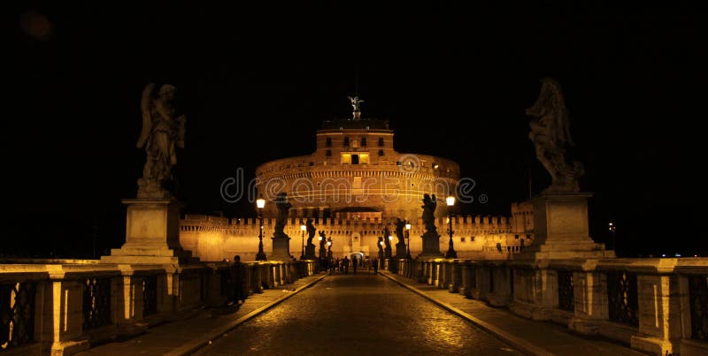 Noche En Castel Sant'Angelo Foto de archivo - Imagen de lugar, castillo ...