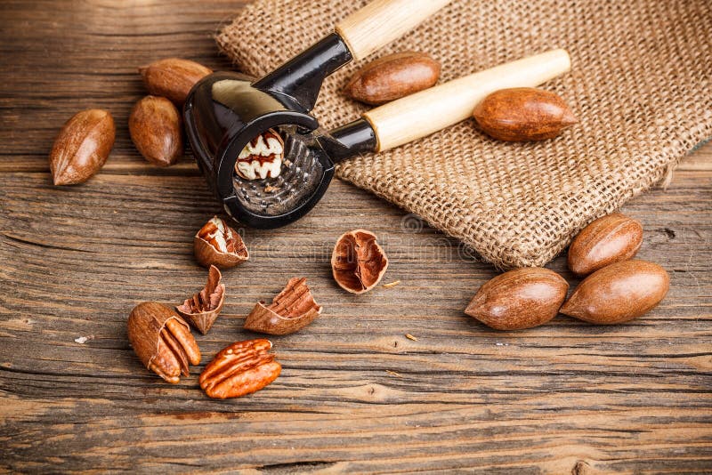 Noci americane immagine stock. Immagine di incrinato - 29067177