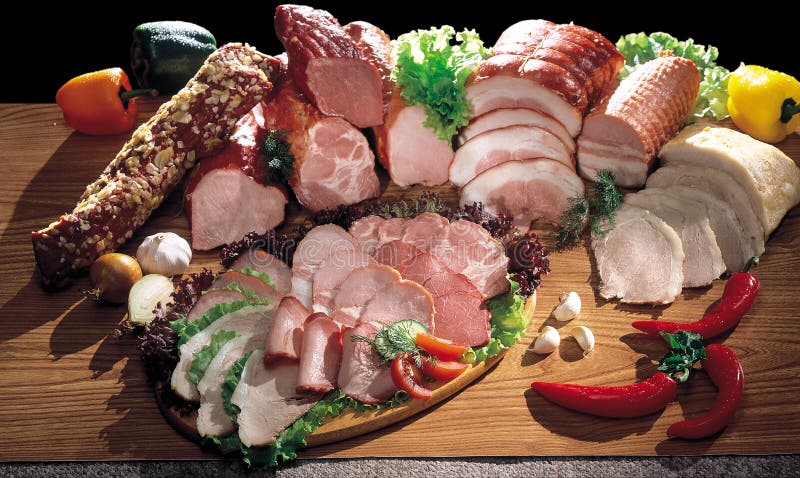Nog vlees en worst stock foto. Image of delicatesse, rundvlees - 30618350
