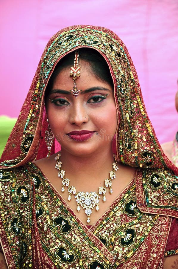 Noiva indiana imagem de stock. Imagem de noiva, ouro - 23093519
