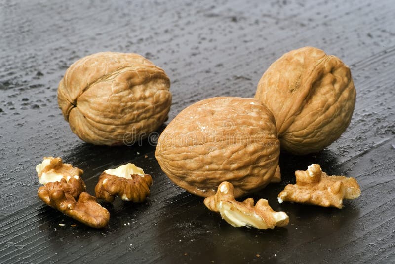 Noix image stock. Image du organique, délicieux, normal - 18679297