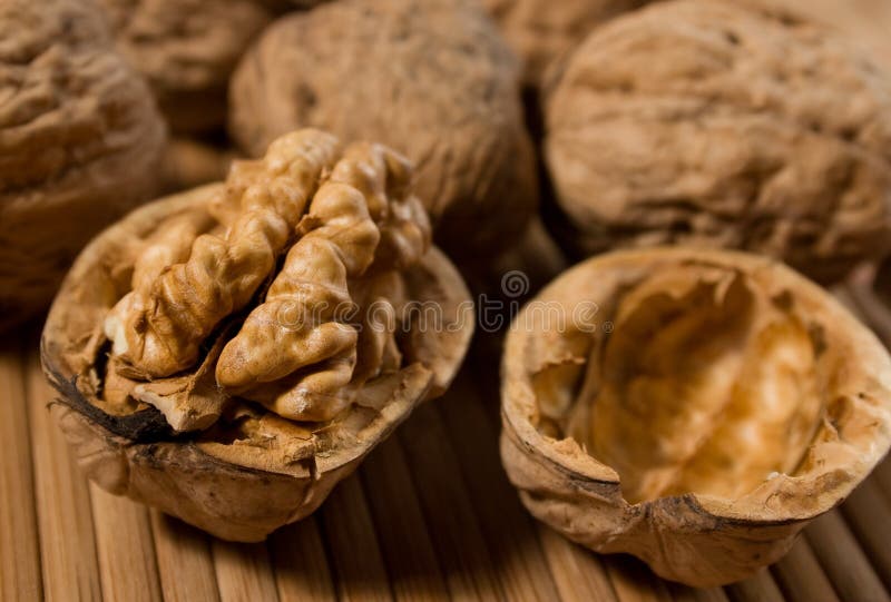 Noix image stock. Image du sain, santé, fruits, fermer - 4441251