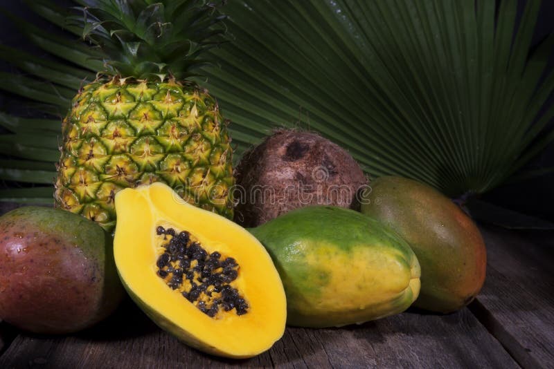 Noix De Coco D'ananas De Mangues De Papaye Photo stock - Image du ...
