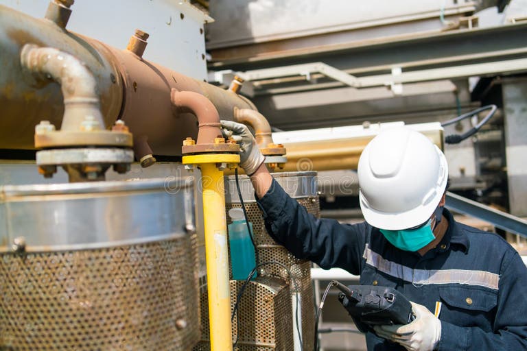 Technician Checks the Thickness of a Curved Pipe Using Ultrasound ...