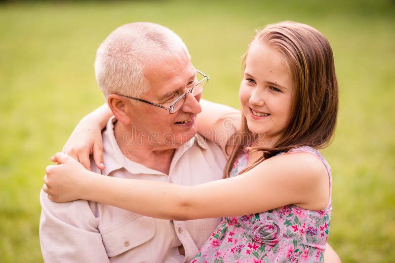 Nonno felice con il nipote immagine stock. Immagine di reale - 44302983