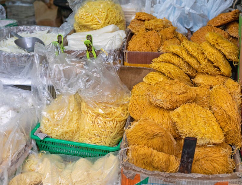 Noodles Bulk imagem de stock. Imagem de grande, seco - 158429091
