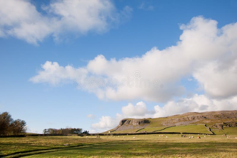 Norber Ridge En Parque Nacional De Los Valles De Yorkshire Foto de ...