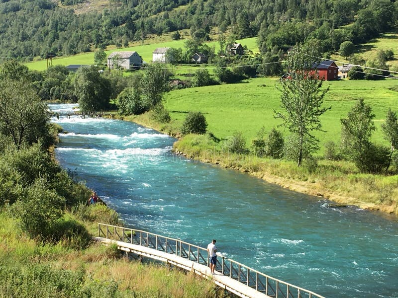 Norge flod fotografering för bildbyråer. Bild av kull - 85720177