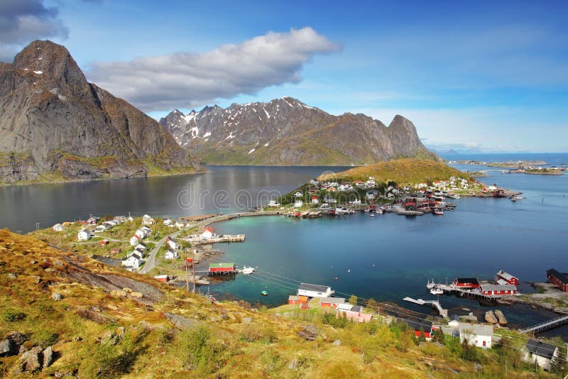 Norge by i havet, Lofoten arkivfoto. Bild av norrman - 42038188
