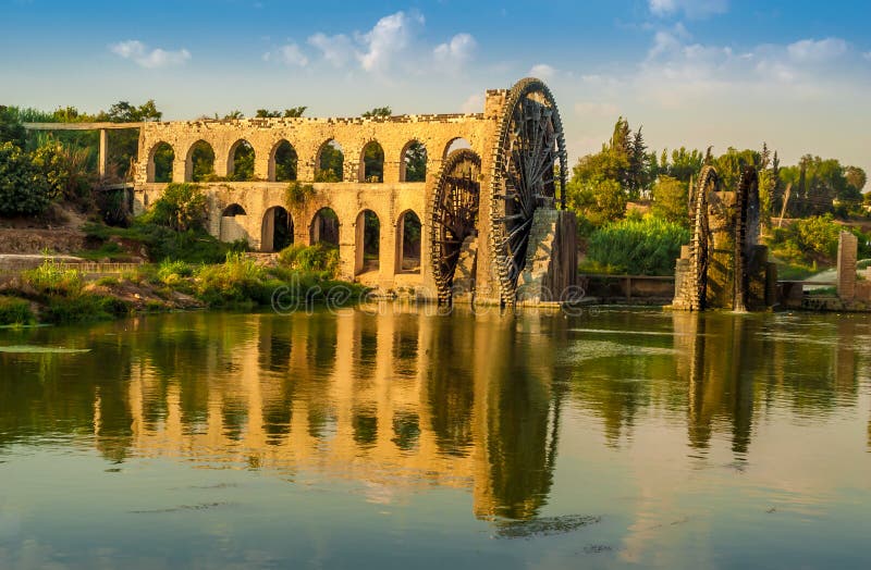 Norias (Räder Von Töpfen) in Der Stadt Von Hama, Syrien Stockbild ...