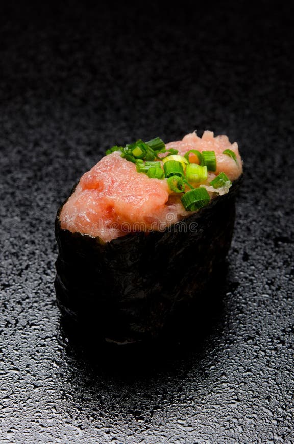 Norimaki Chamuscado Del Atún Imagen de archivo - Imagen de mariscos ...