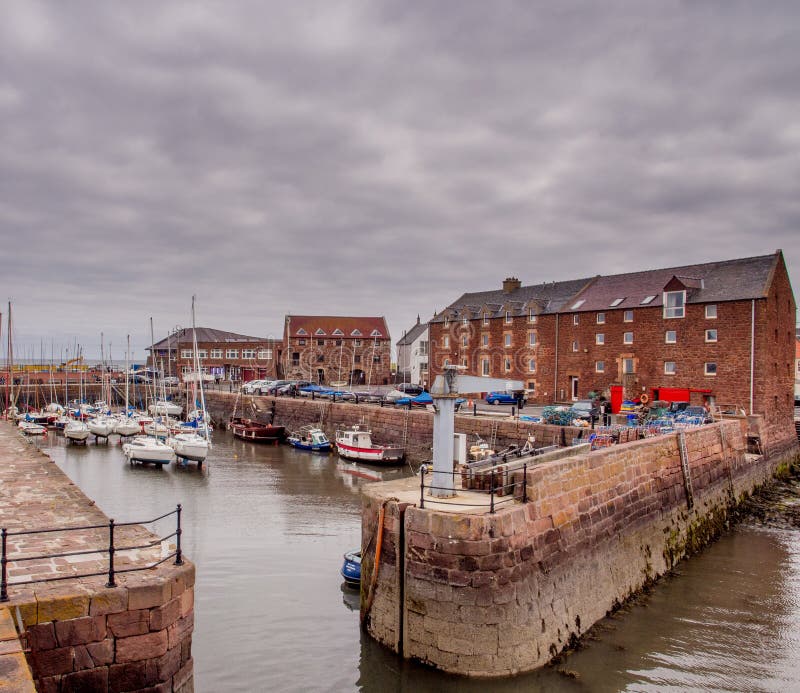 North berwick harbour editorial stock image. Image of tourists - 57039089