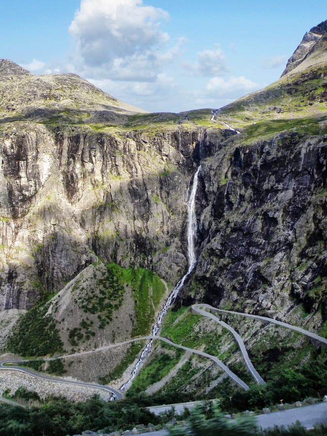 Noruega Perto Do Fiorde De Geiranger: Eagle Road Imagem de Stock ...