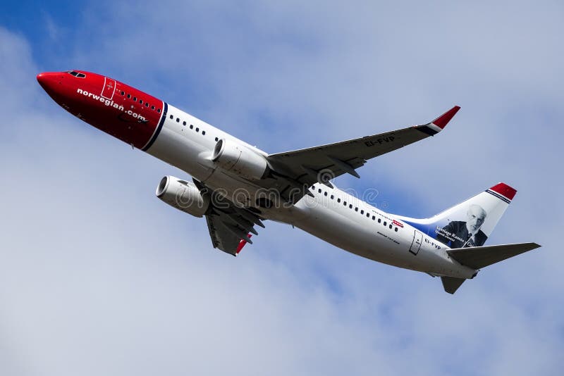 Norwegian Air Shuttle ASA, Decollo Di Un Boeing 737 MAX 8 Fotografia ...