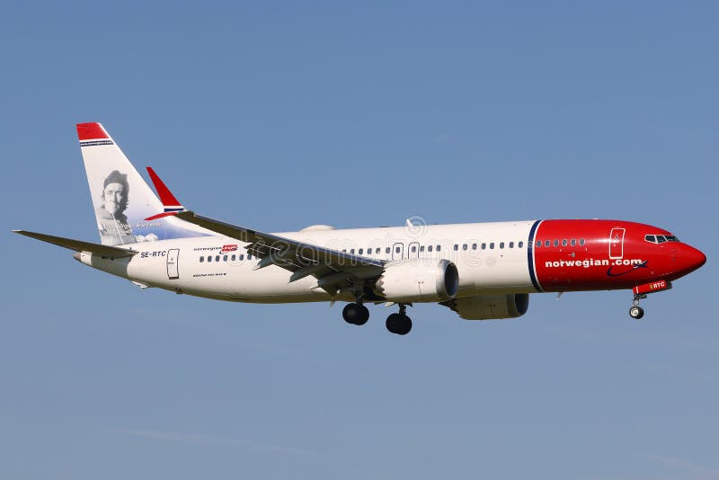 Norwegian Landing on Airport, Boeing 737 Editorial Stock Photo - Image ...