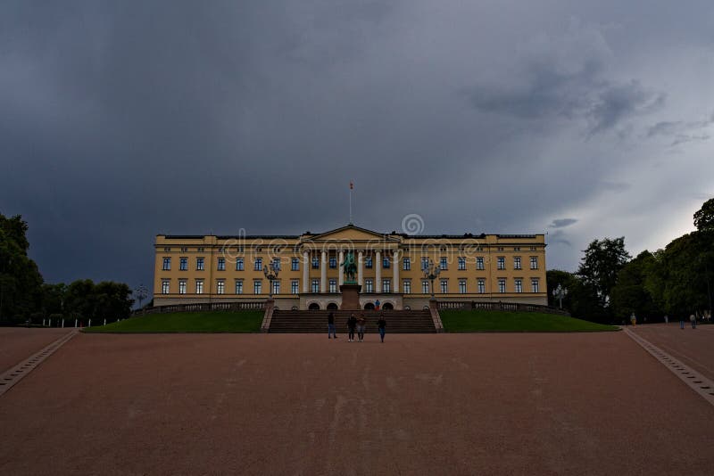 Norwegian Royal Palace in Oslo. Editorial Stock Photo - Image of harald ...