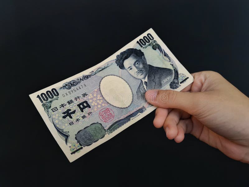 Nota De 1000 Ienes Japoneses Com Fundo Preto. Foto de Stock - Imagem de ...