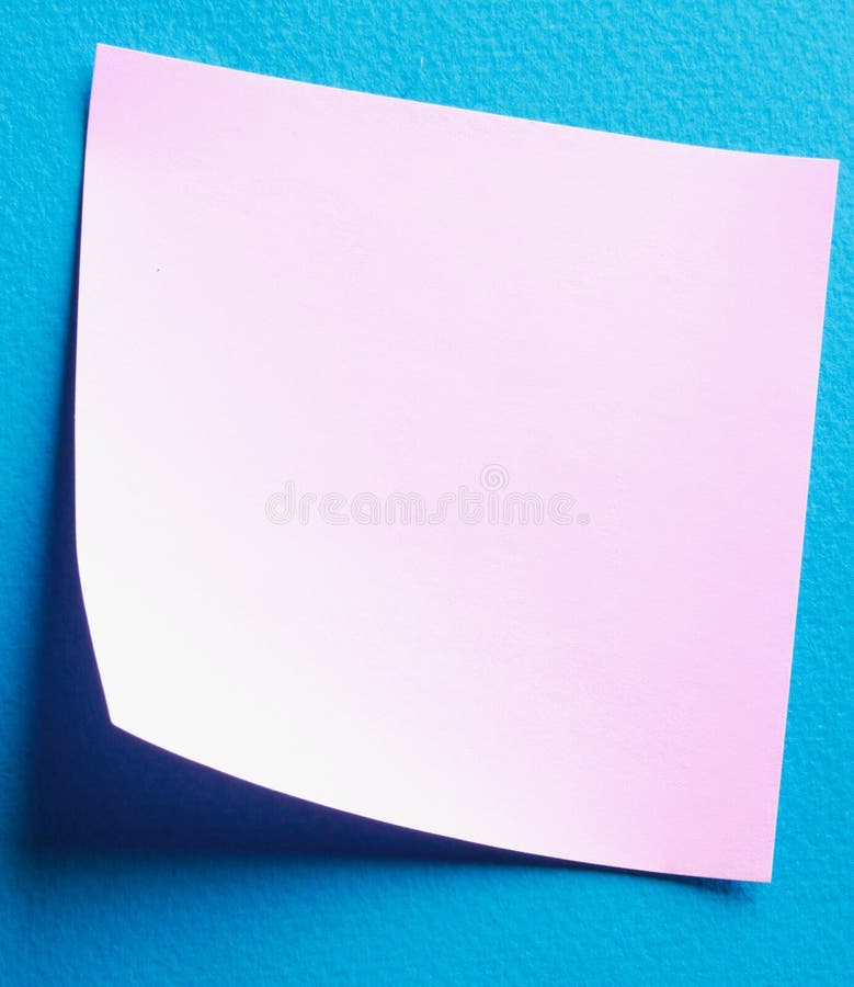 Nota De Papel Cor-de-rosa No Fundo Azul Foto de Stock - Imagem de ...