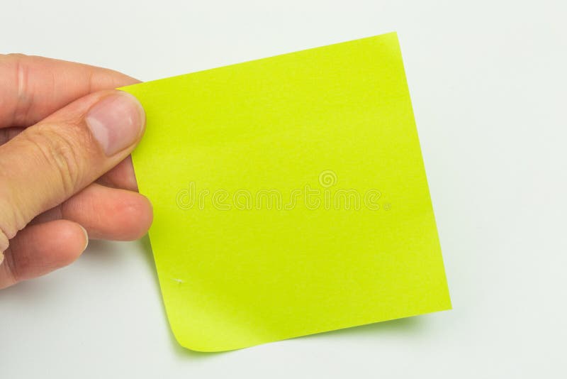 Nota De Post-it Verde Com M?o No Fundo Branco Foto de Stock - Imagem de ...