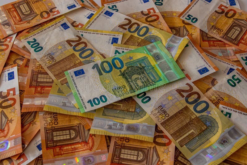 50 100 200 notas de euros foto de stock. Imagem de mercado - 178137482