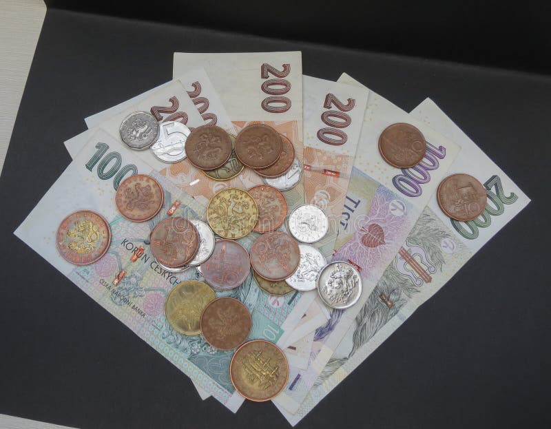 Notas Da Coroa E Moedas Checas, República Checa Foto de Stock - Imagem ...