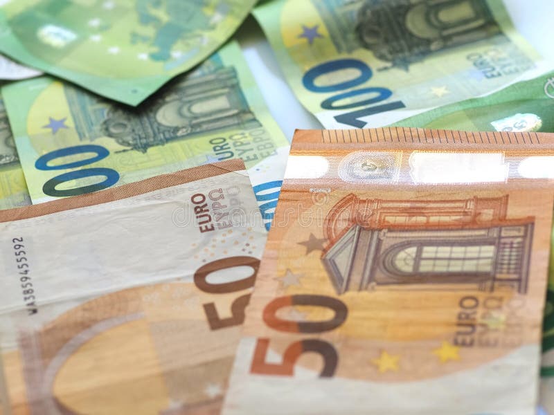 Notas Ou Notas De Euro 100 E 50 Euros Foto de Stock - Imagem de prêmio ...