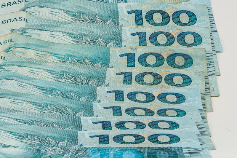 100 Notas Reais Do Dinheiro De Brasil Foto de Stock - Imagem de oficial ...