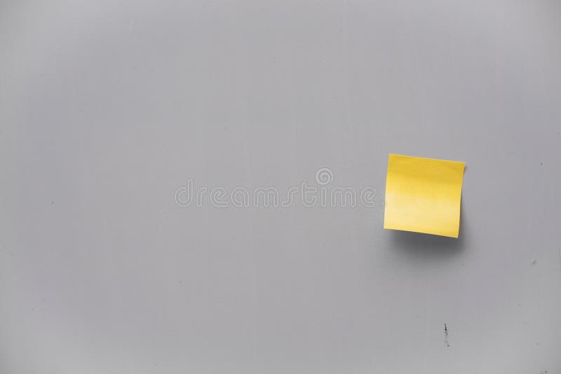 Note de post-it sur un mur image stock. Image du bulletin - 49465737