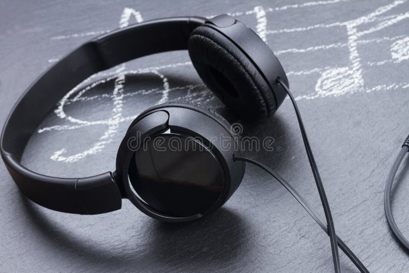 Note Di Musica Con Le Cuffie Fotografia Stock - Immagine di musica ...