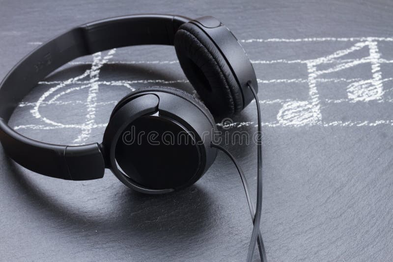 Note Di Musica Con Le Cuffie Immagine Stock - Immagine di tasto, casa ...