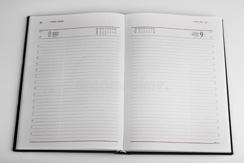 Notebook Aberto Com Linhas Em Branco Foto de Stock - Imagem de dados ...