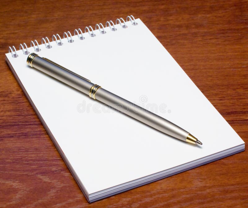 Notizblock Und Stift Auf Tabelle Stockfoto - Bild von braun, feder ...