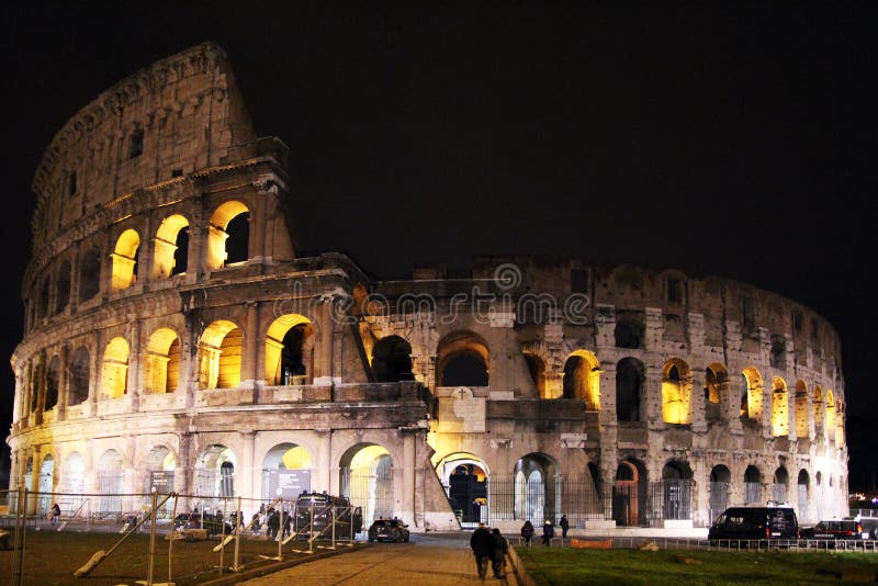 Colosseum alla notte, Roma immagine editoriale. Immagine di romano ...