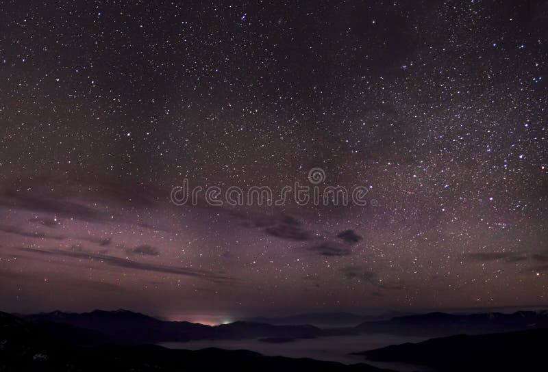 Notte Nuvolosa Della Stella Fotografia Stock - Immagine di fantasia ...