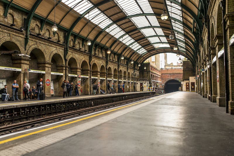 Notting Hill Gate Station editorial photo. Image of commuter - 130831546