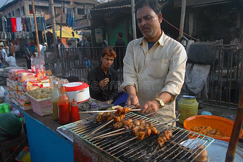 Chariots Et Vendeurs De Nourriture De Rue Dans L'Inde De Rishikesh ...