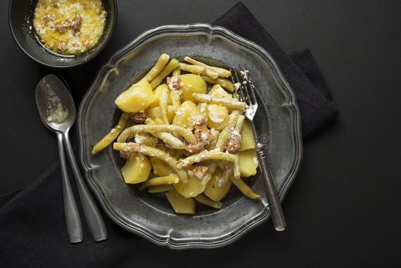 Nourriture De Haricot Vert Avec Des Pommes De Terre Photo stock - Image ...